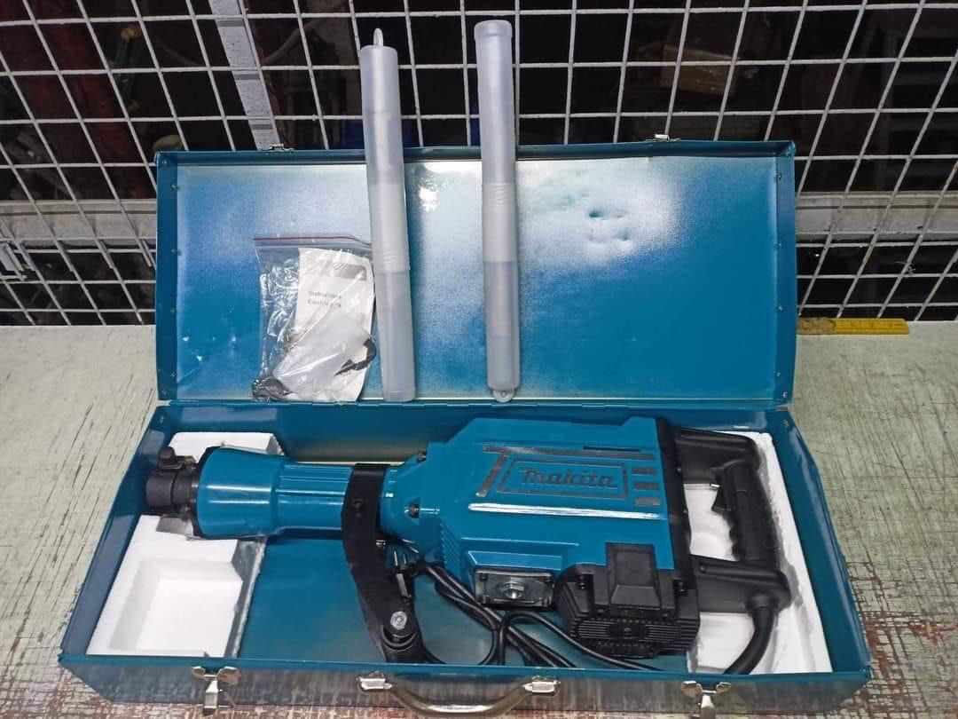 Makita Heavy Duty Demolition Hammer, Commercial & Industrial ...