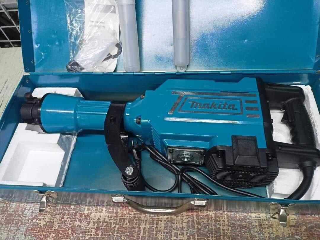 Makita Heavy Duty Demolition Hammer, Commercial & Industrial ...