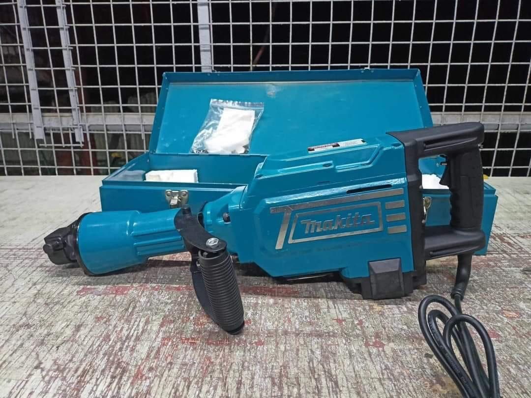 Makita Heavy Duty Demolition Hammer, Commercial & Industrial ...
