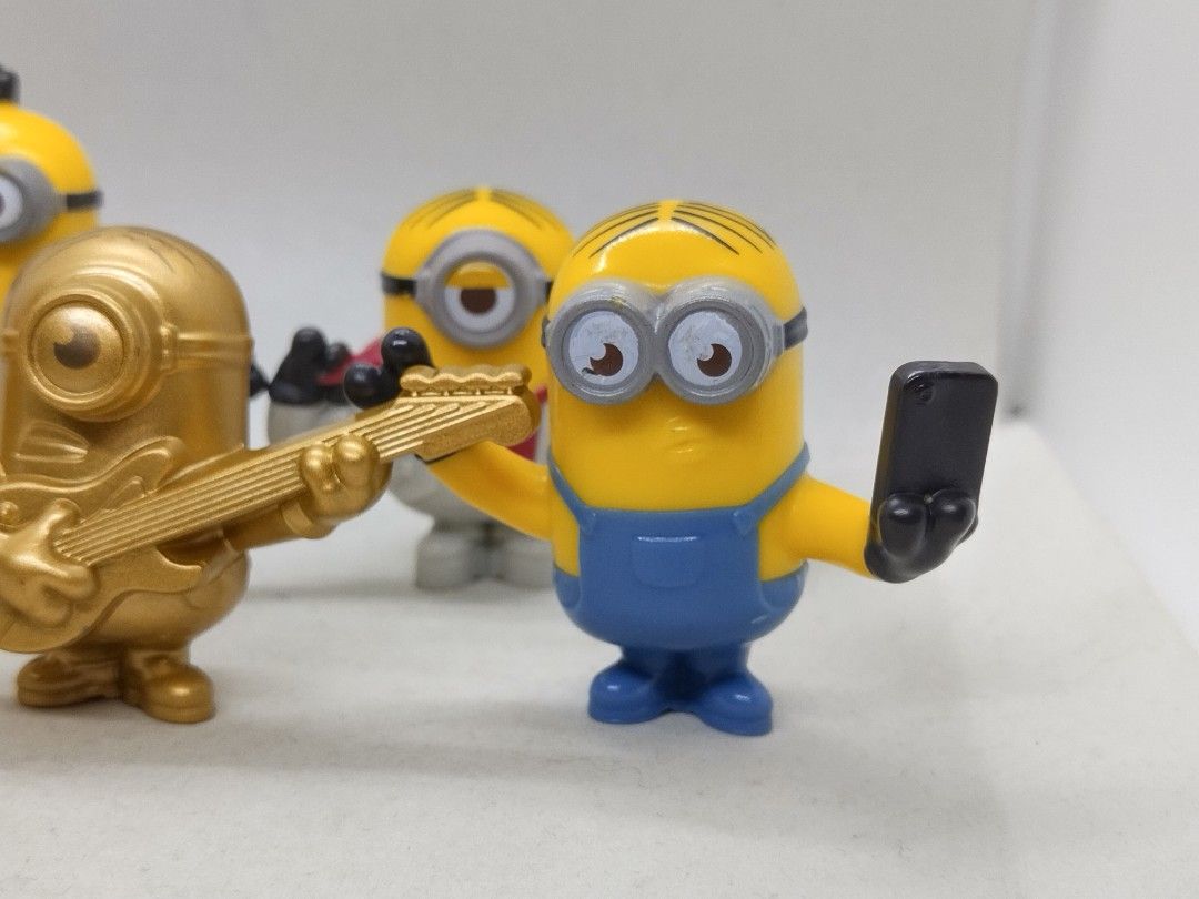 McDonald's - Despicable Me - Minions - Gold Minions, Hobbies & Toys ...