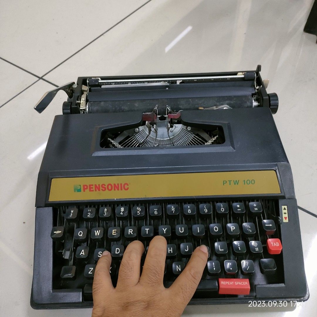 Mesin taip Pensonic Malaysia, Hobbies & Toys, Collectibles ...