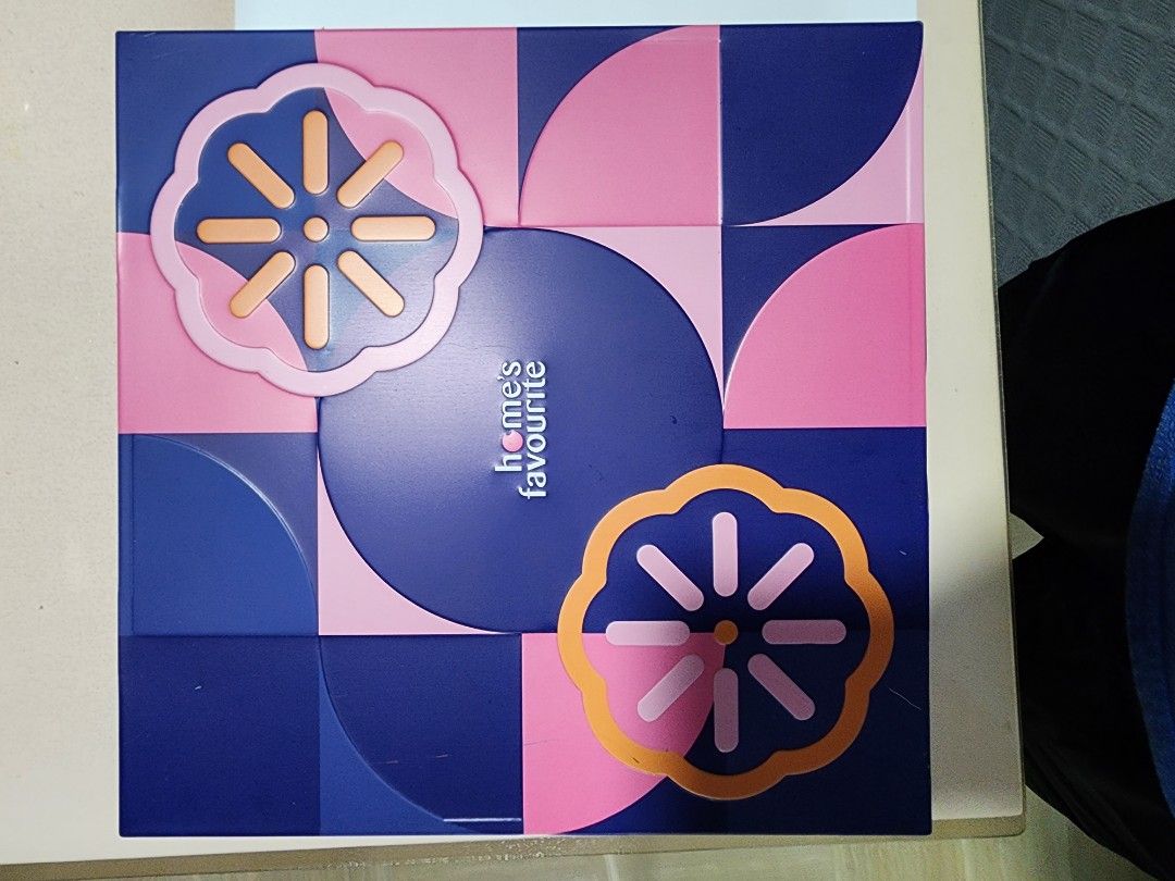 Metal mooncake box, Hobbies & Toys, Travel, Travel Essentials ...