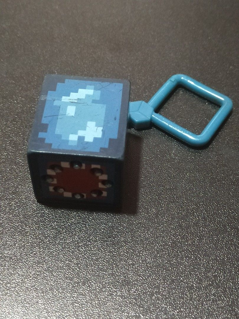 Minecraft/Blocks Keychain, Hobbies & Toys, Toys & Games on Carousell