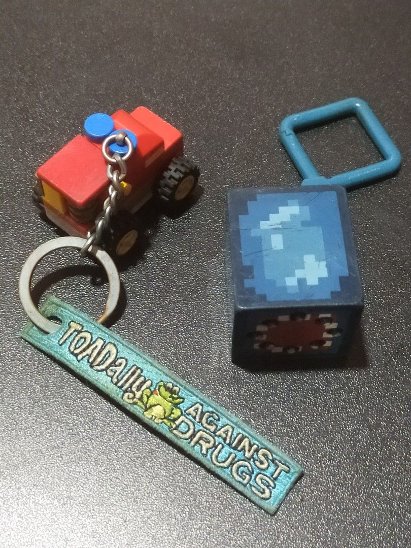 Minecraft/Blocks Keychain, Hobbies & Toys, Toys & Games on Carousell