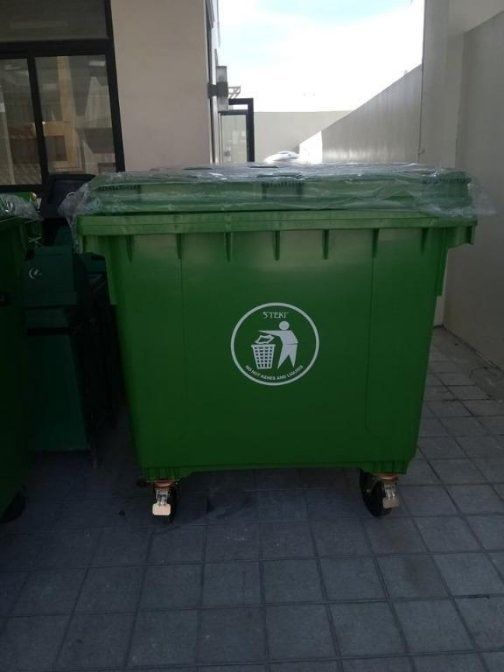 Mobile trash bin, Furniture & Home Living, Cleaning & Homecare Supplies ...