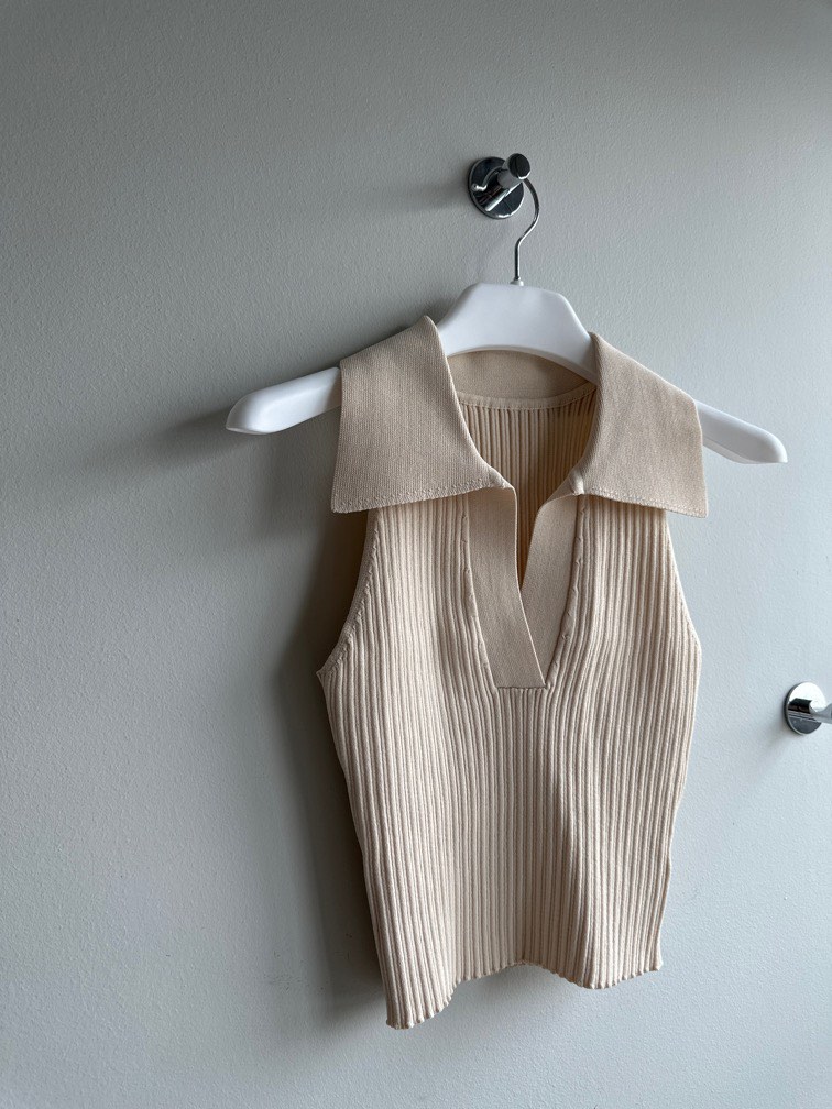 NEVA HU knitted top, Women's Fashion, Tops, Sleeveless on Carousell