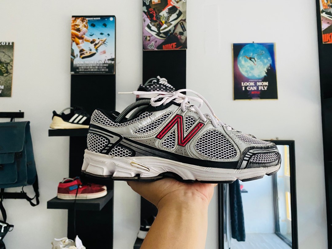 New balance 570, Fesyen Pria, Sepatu , Sneakers di Carousell