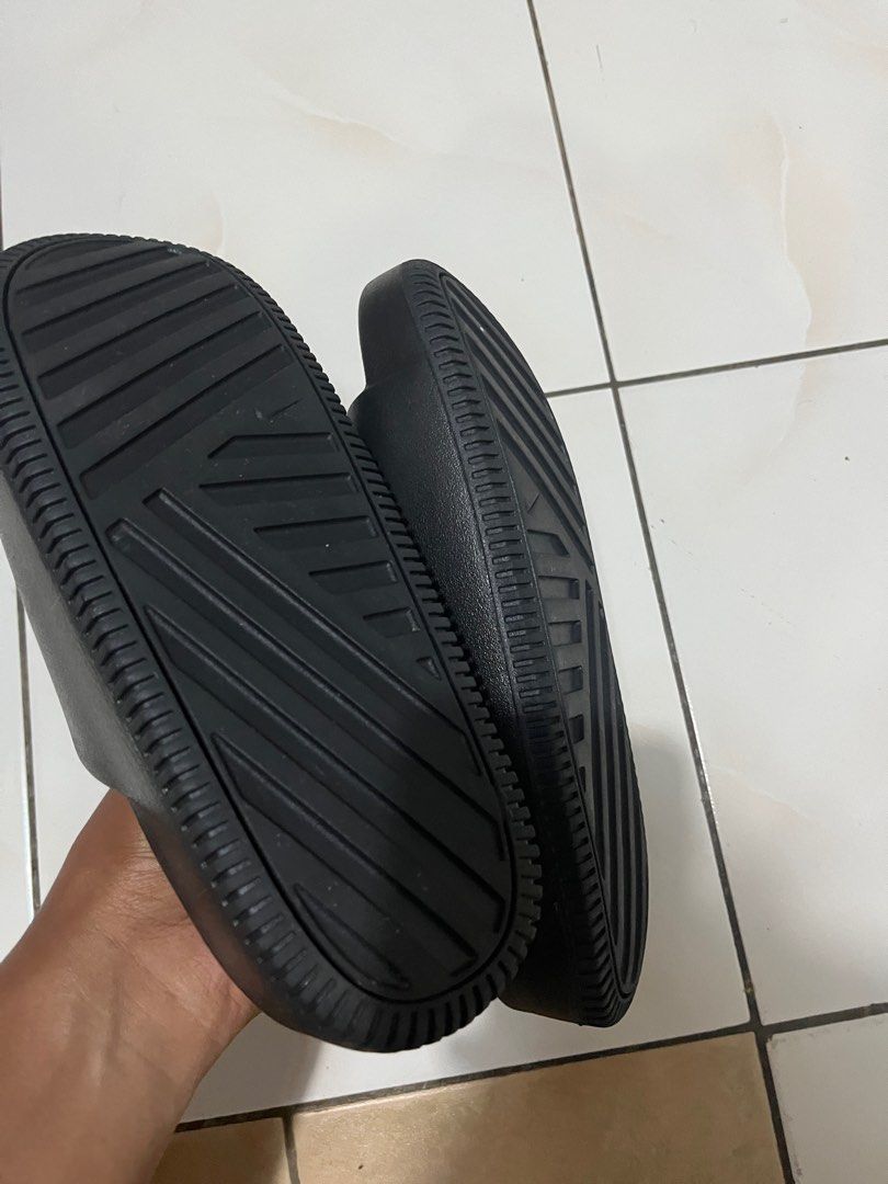 NIKE CLAM SLIDE, Men's Fashion, Footwear, Flipflops and Slides on Carousell