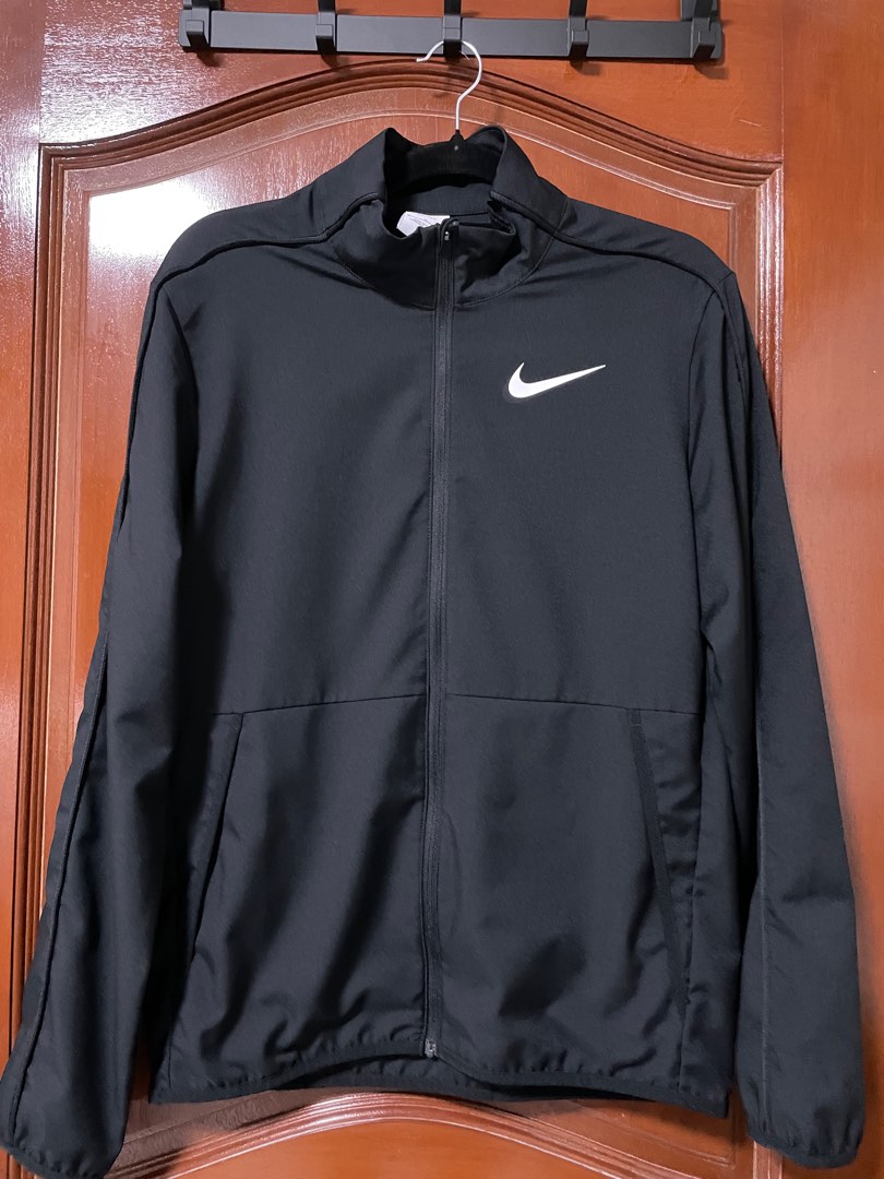 Nike Training Jacket, Men's Fashion, Activewear on Carousell