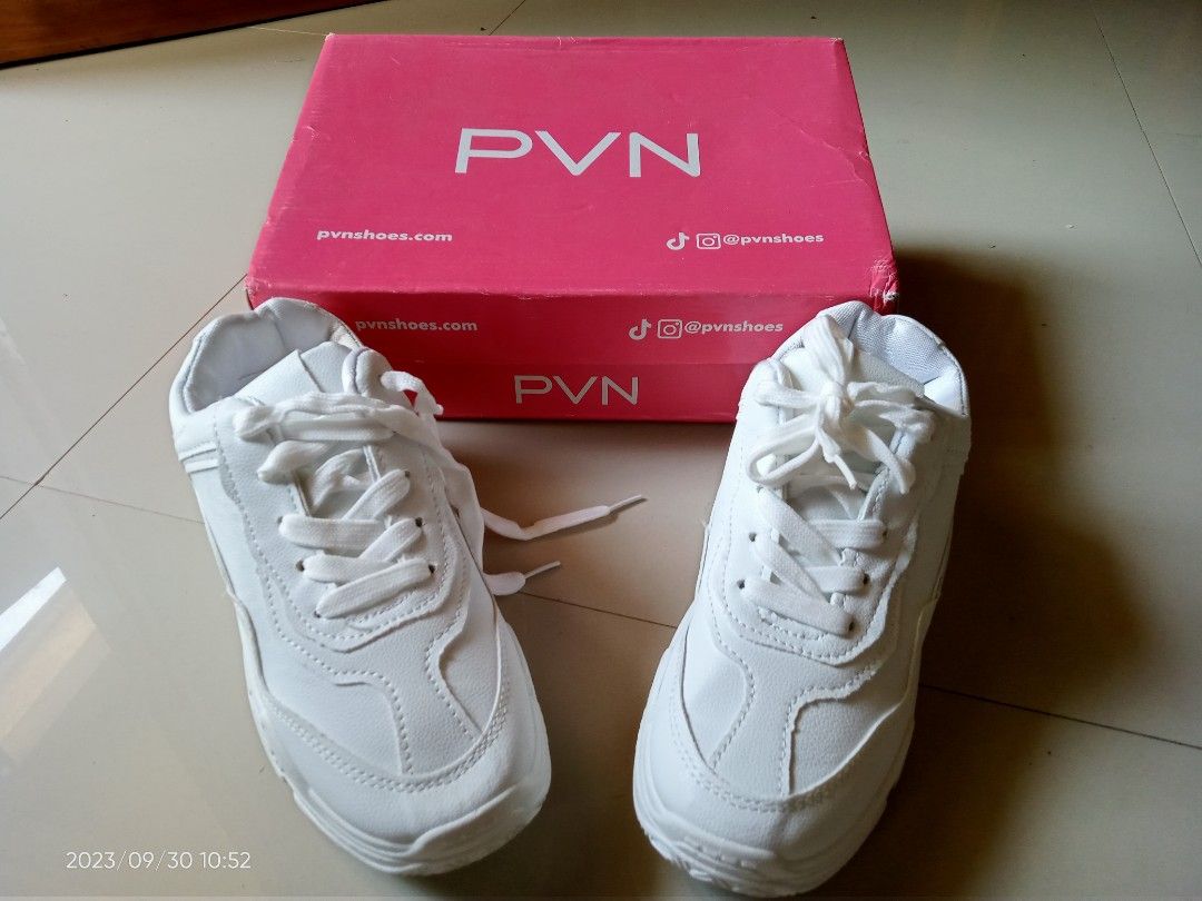 PVN Sepatu Putih, Fesyen Wanita, Sepatu di Carousell