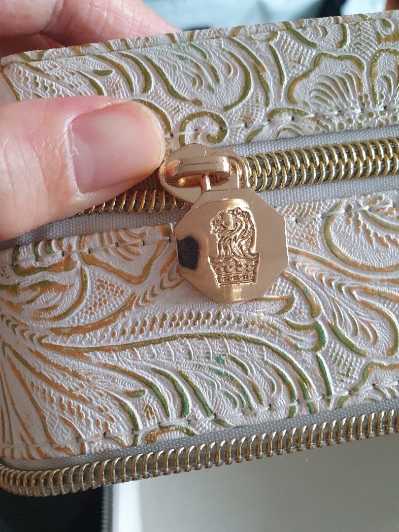 Ritz Carlton moon cake mookcake box for jewellery or make up keepsafe ...