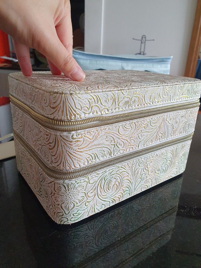 Ritz Carlton moon cake mookcake box for jewellery or make up keepsafe ...