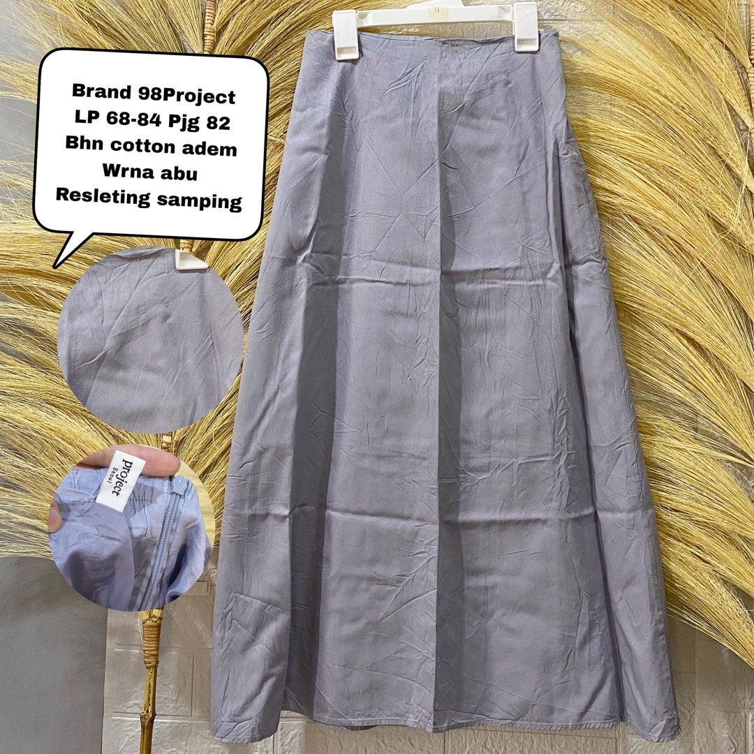 Rok simple, Fesyen Wanita, Pakaian Wanita, Gaun & Rok di Carousell