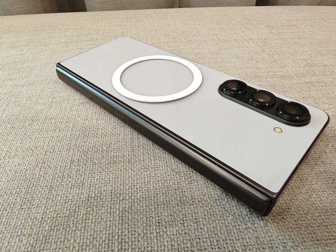 Samsung Z Fold 5 light grey 1TB online exclusive colour, Mobile Phones ...