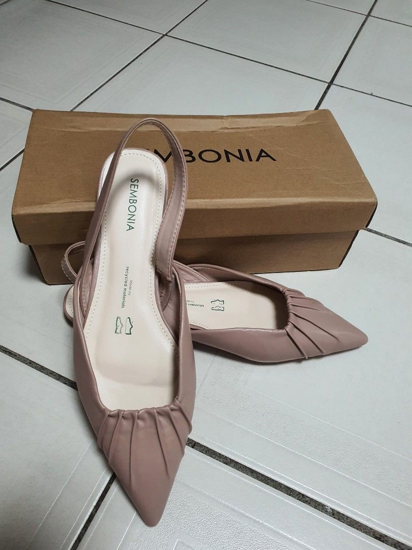 Sembonia nude flats, Women's Fashion, Footwear, Flats on Carousell