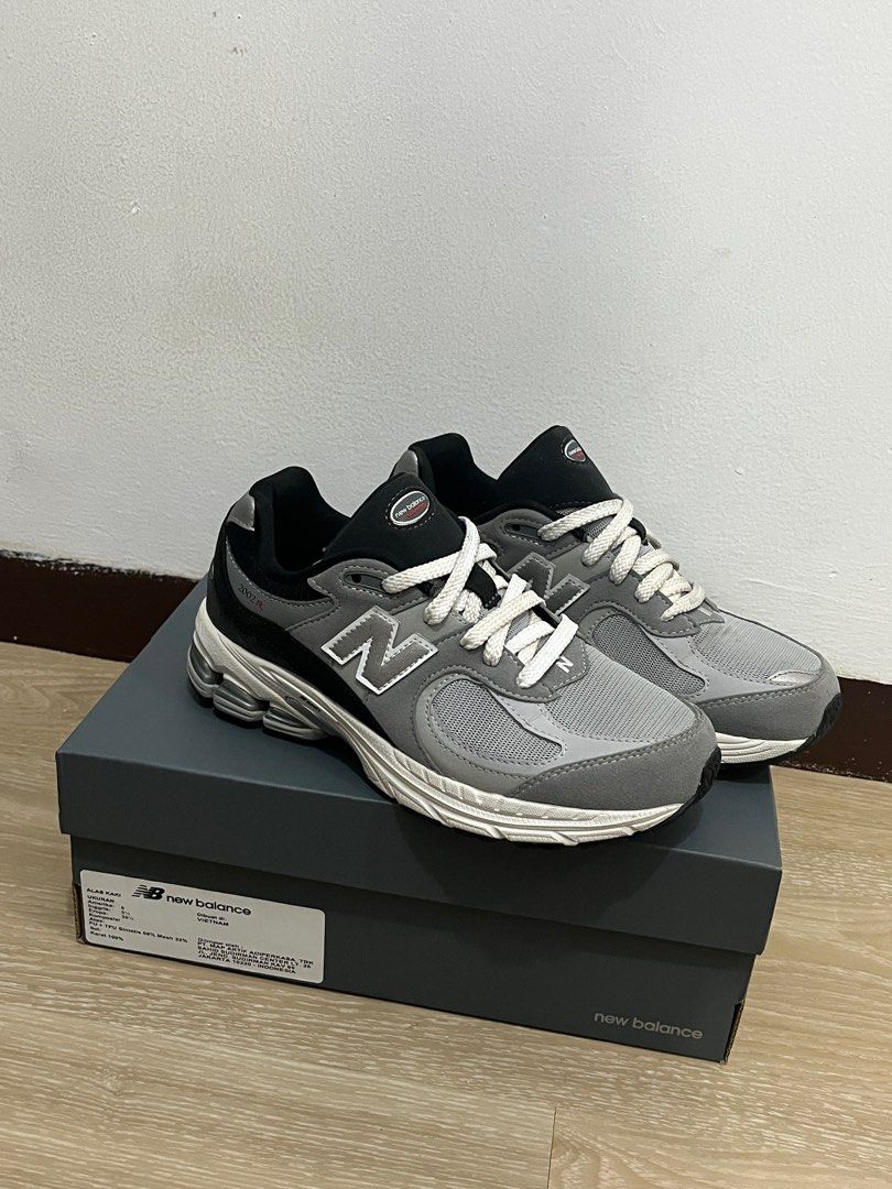 Sepatu New Balance 2002r, Fesyen Pria, Sepatu , Sneakers di Carousell