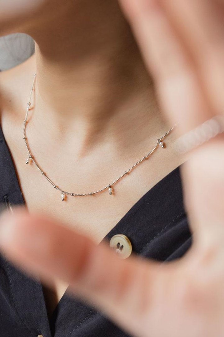 Silver Ellie Pearl Necklace (ByInviteOnly), Women's Fashion, Jewelry ...