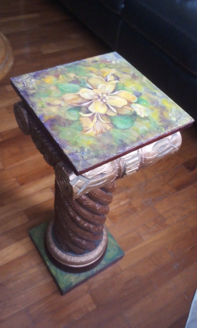 Solid wood pedestal column table, Hobbies & Toys, Memorabilia ...