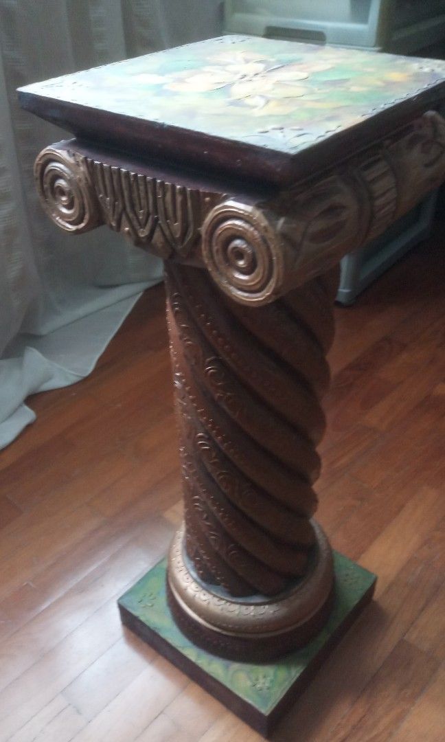 Solid wood pedestal column table, Hobbies & Toys, Memorabilia ...
