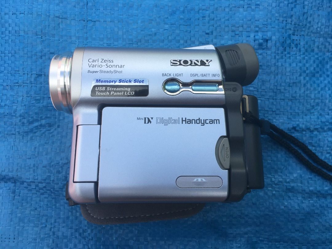 SONY DCR-TRV22E Digital Video Camera Recorder, 攝影器材, 攝錄機 - Carousell