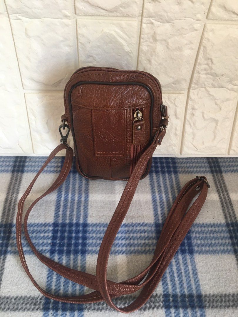 Tas hp kulit asli, Fesyen Pria, Tas & Dompet , Tas Selempang di Carousell