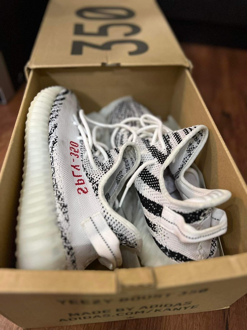 RUSH! Yeezy Boost 350 V2, Men's Fashion, Footwear, Sneakers on Carousell