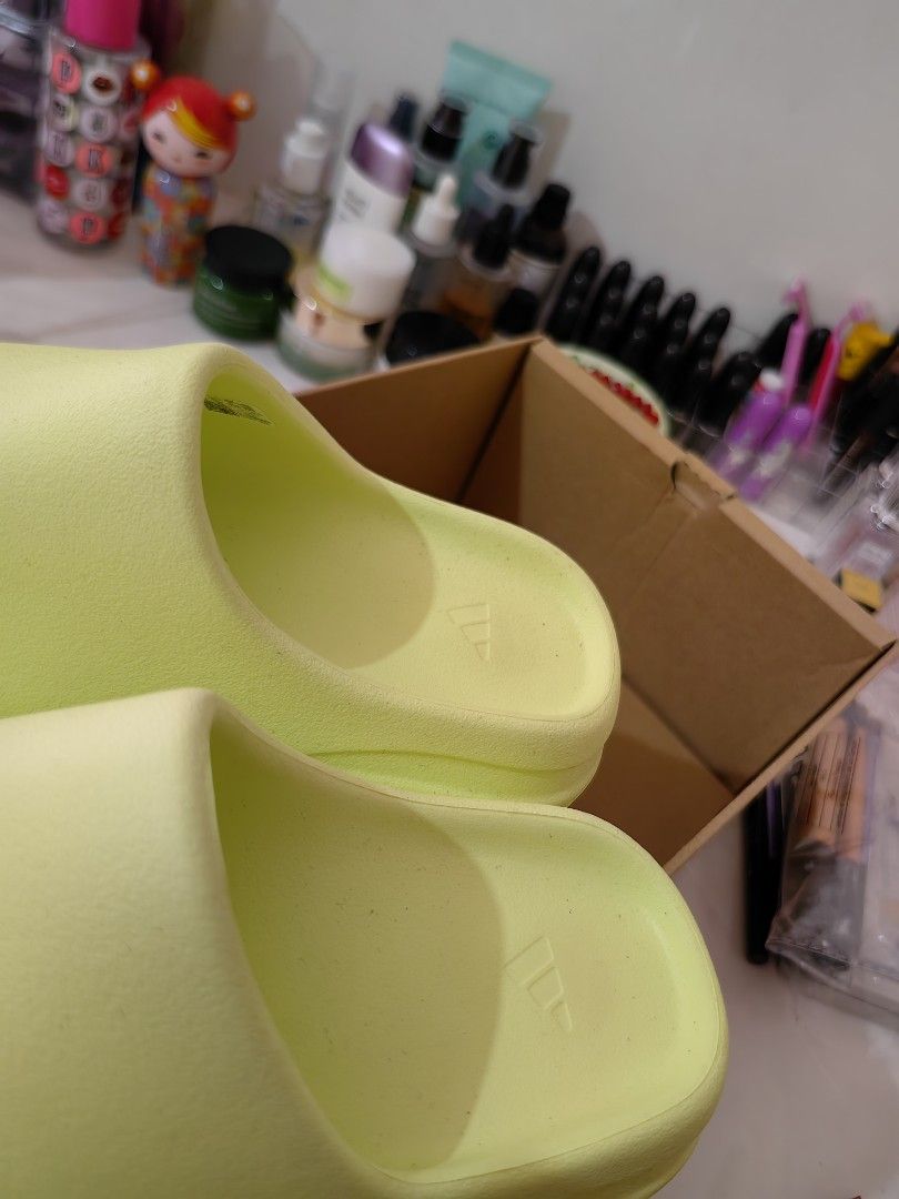 YZY SLIDES, Women's Fashion, Footwear, Slippers and slides on Carousell