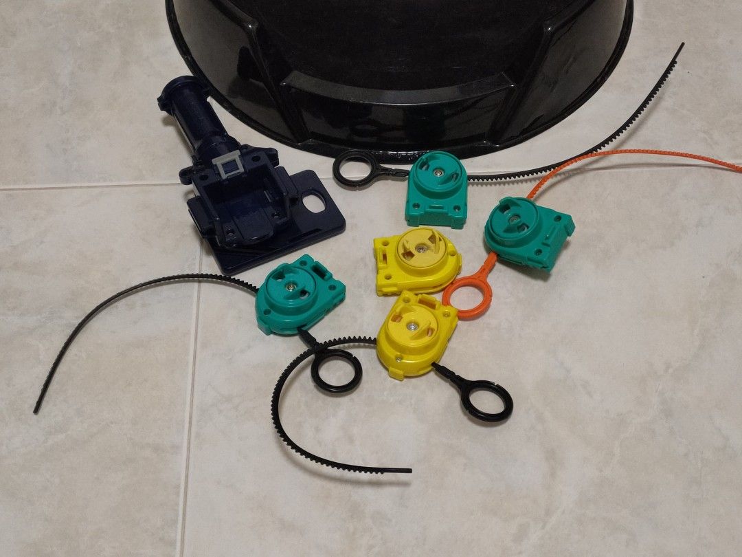 Beyblade MetalFight beys, BB10 stadium / beystadium & Launchers (Takara ...