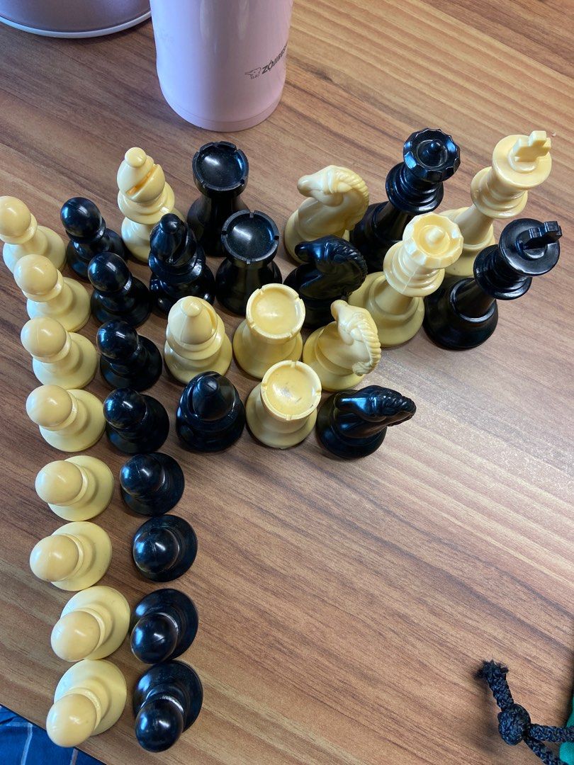 Complete chess pieces, Hobbies & Toys, Toys & Games on Carousell