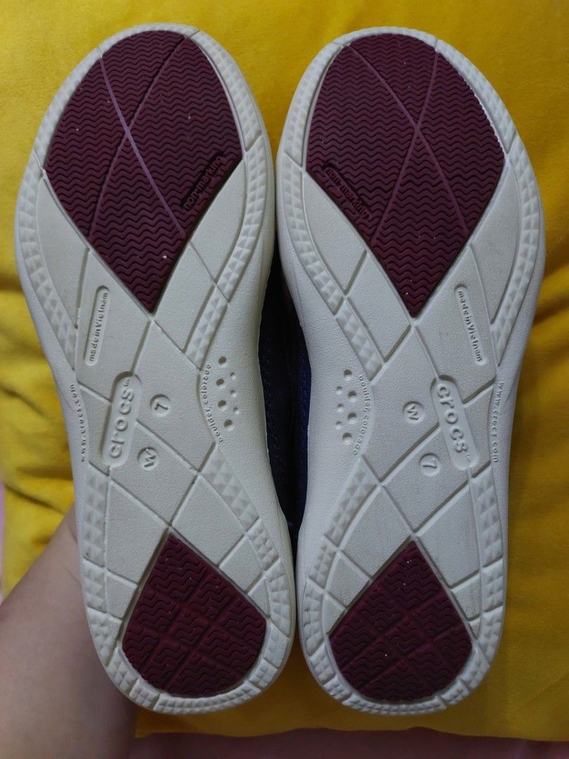 Crocs Walu Loafer W7, Women's Fashion, Footwear, Loafers on Carousell