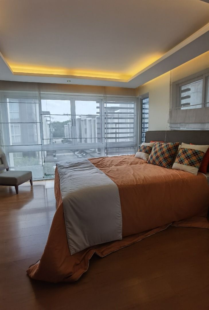 Discover Your Dream Home at 68 Roces Townhouse, Quezon City! on Carousell