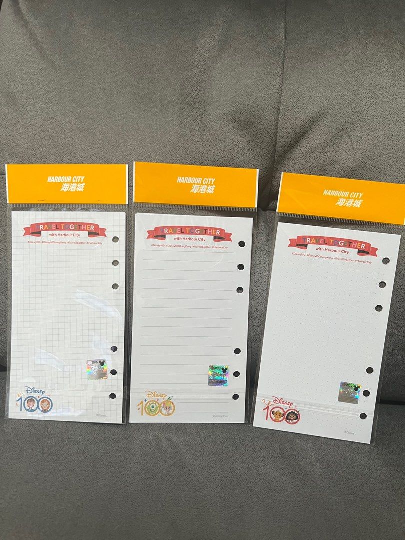 Disney 100週年 周邊 斜孭袋 行李牌 萬字夾 貼紙 memo 活頁紙 mickey 小木偶 公主, 興趣及遊戲, 玩具 & 遊戲類 - Carousell