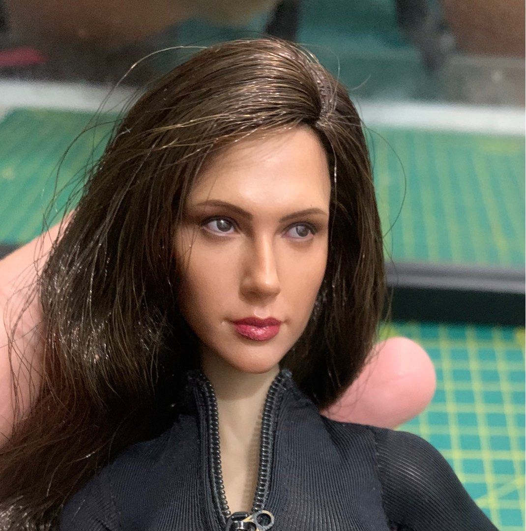 Gal Gadot 1/6 head, Hobbies & Toys, Toys & Games on Carousell