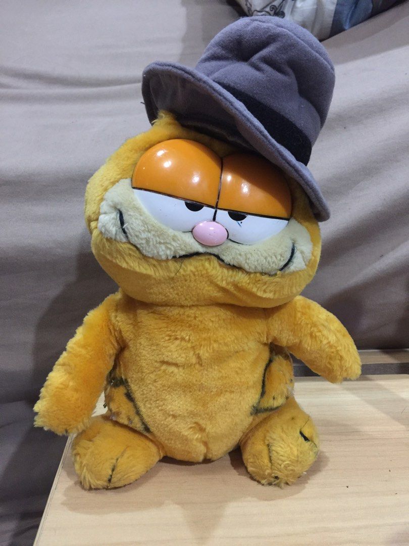 Garfield stuffed toy, Hobbies & Toys, Toys & Games on Carousell