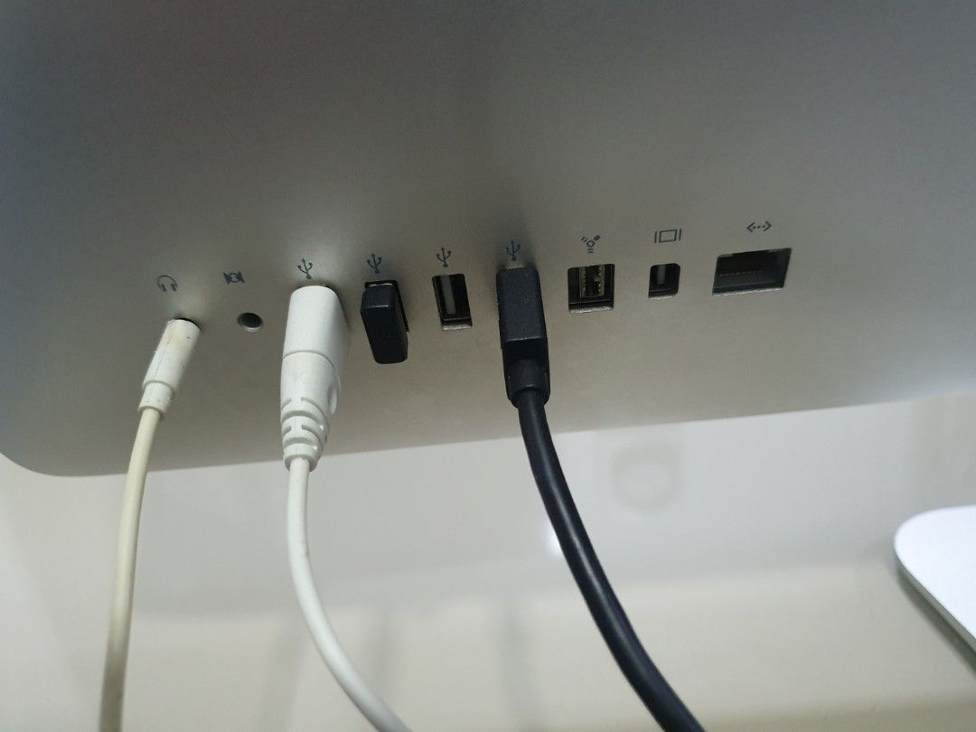 Imac 27 inch ,mid 2010 with box, Computers & Tech, Desktops on Carousell