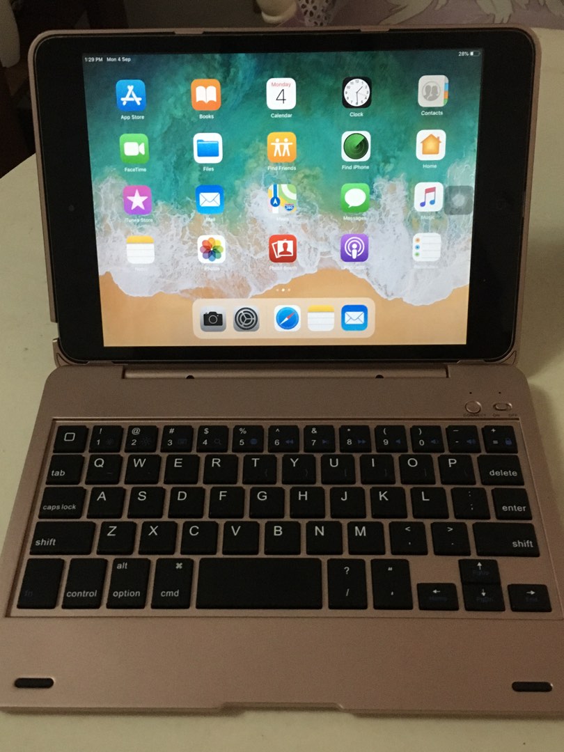 iPad mini 2 with free bluetooth keyboard-case on Carousell