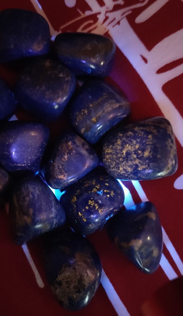 Lapis Lazuli Tumbles - Fluorescence a Golden Yellow with UV light ...