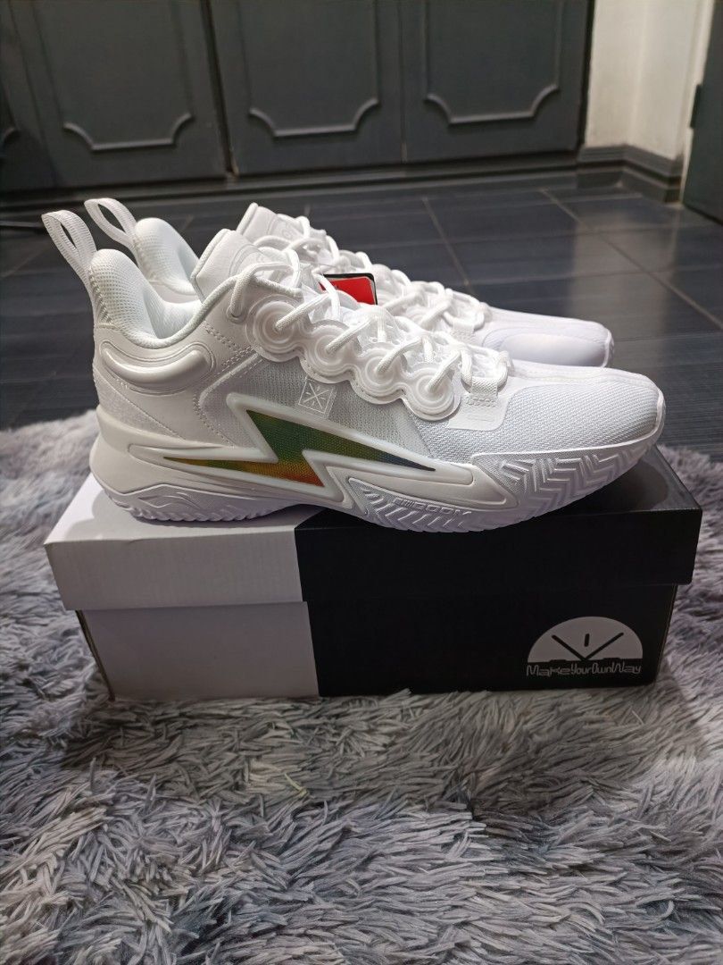 Lining Son of Flash white, Men's Fashion, Footwear, Sneakers on Carousell