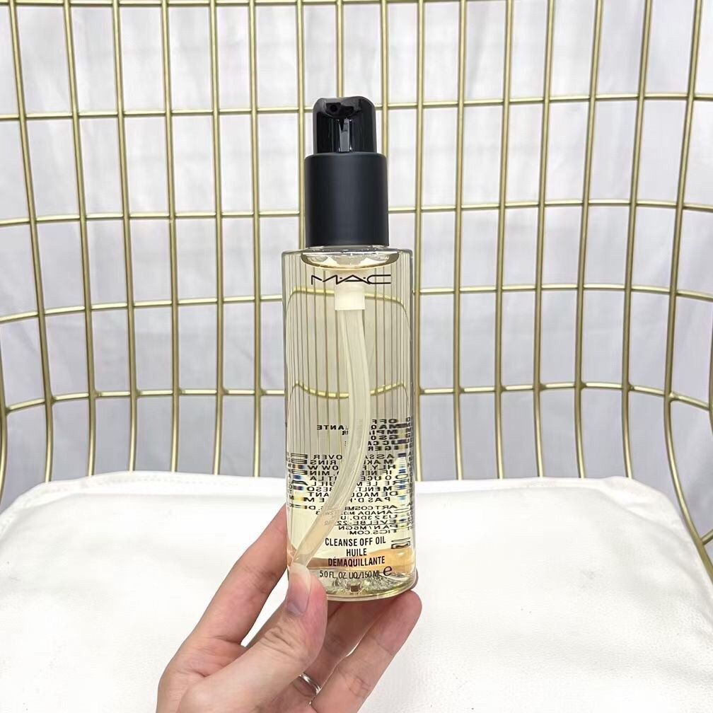 MAC cleansing oil, Beauty & Personal Care, Face, Makeup on Carousell