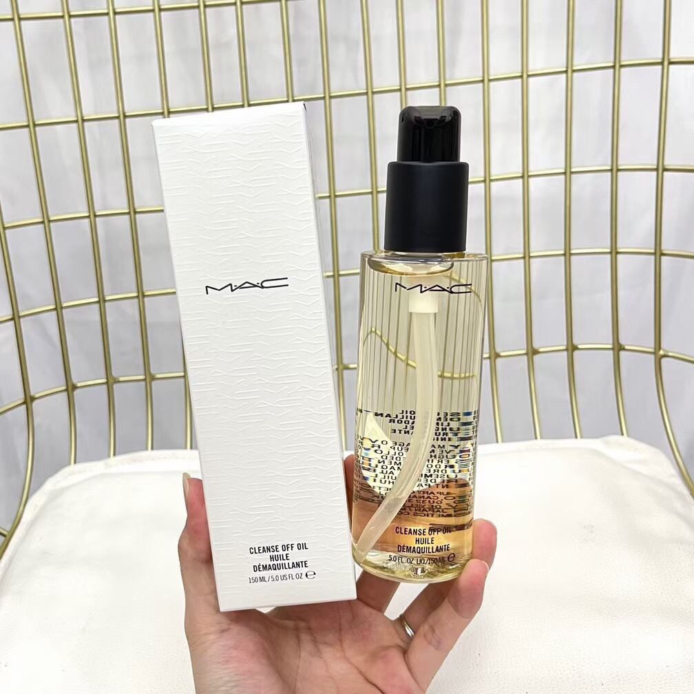 MAC cleansing oil, Beauty & Personal Care, Face, Makeup on Carousell