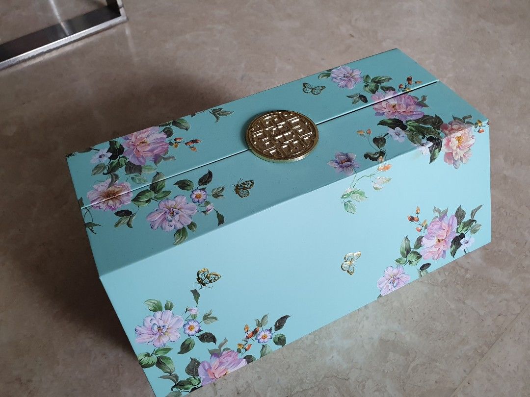 Mandarin Oriental Moon cake boxes, Furniture & Home Living, Home Decor ...