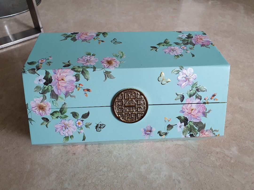 Mandarin Oriental Moon cake boxes, Furniture & Home Living, Home Decor ...