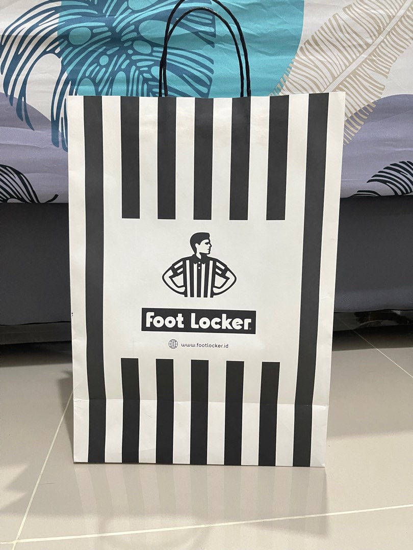Paper Bag foot locker, Barang Yang Dicari di Carousell