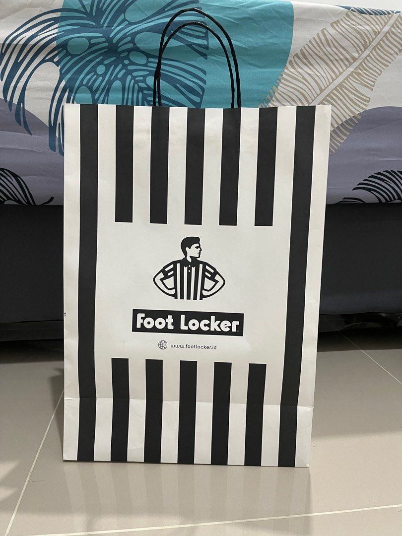 Paper Bag foot locker, Barang Yang Dicari di Carousell