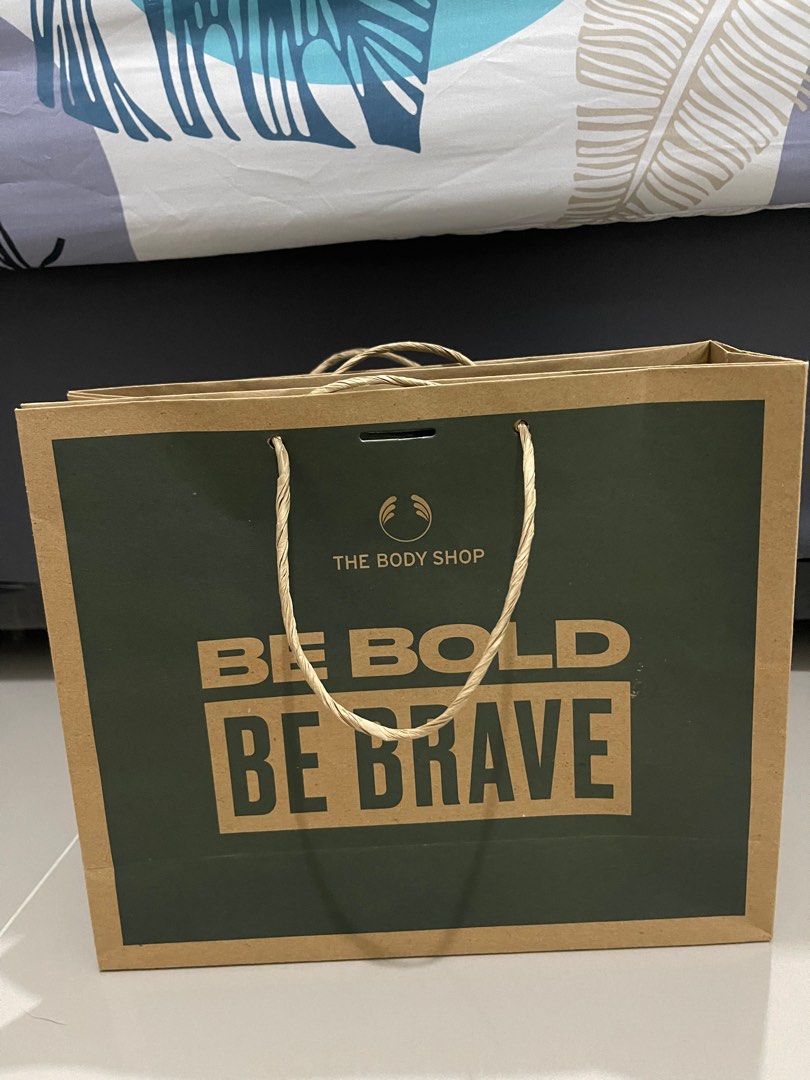 Paper Bag the body shop, Barang Yang Dicari di Carousell