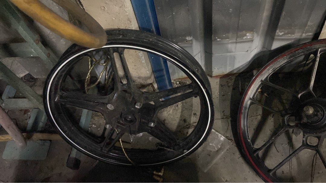 Rim y15 original line putih, Motorbikes on Carousell