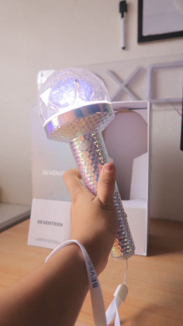 SEVENTEEN Unofficial Light Stick Ver. 2 CARATBONG on Carousell