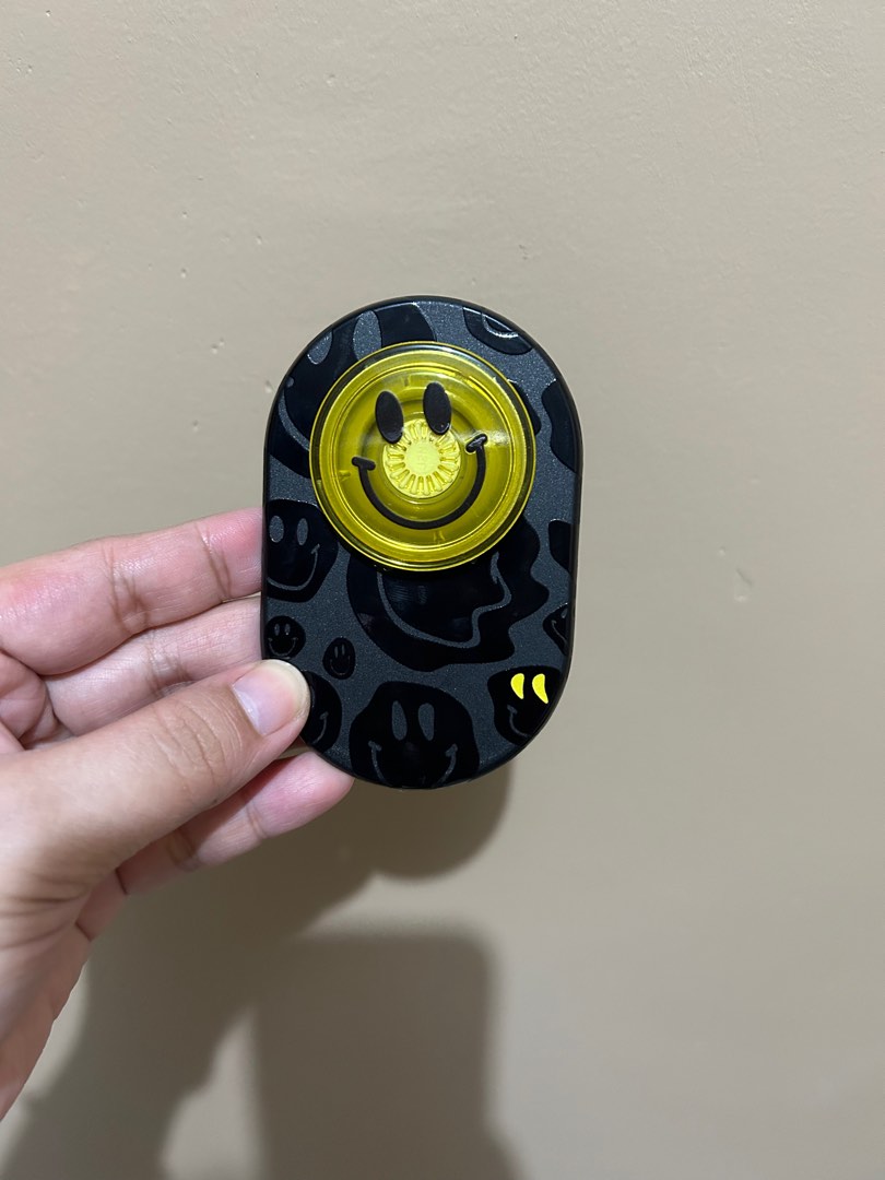 Smiley popgrip for magsafe on Carousell