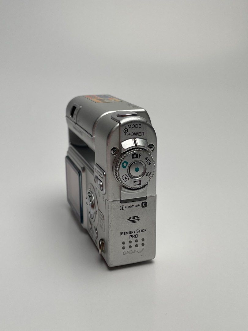 Sony DSC-F77 Cybershot Y2K Digicam CCD Digital Camera, Photography, Cameras on Carousell