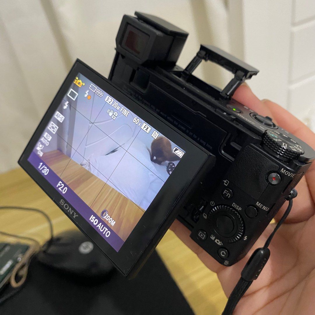 SONY RX100 MARK III, Photography, Cameras on Carousell